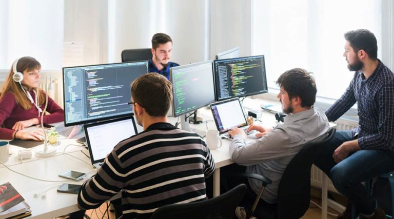 COTS vs Custom Software Development Comparison - Simpat Tech